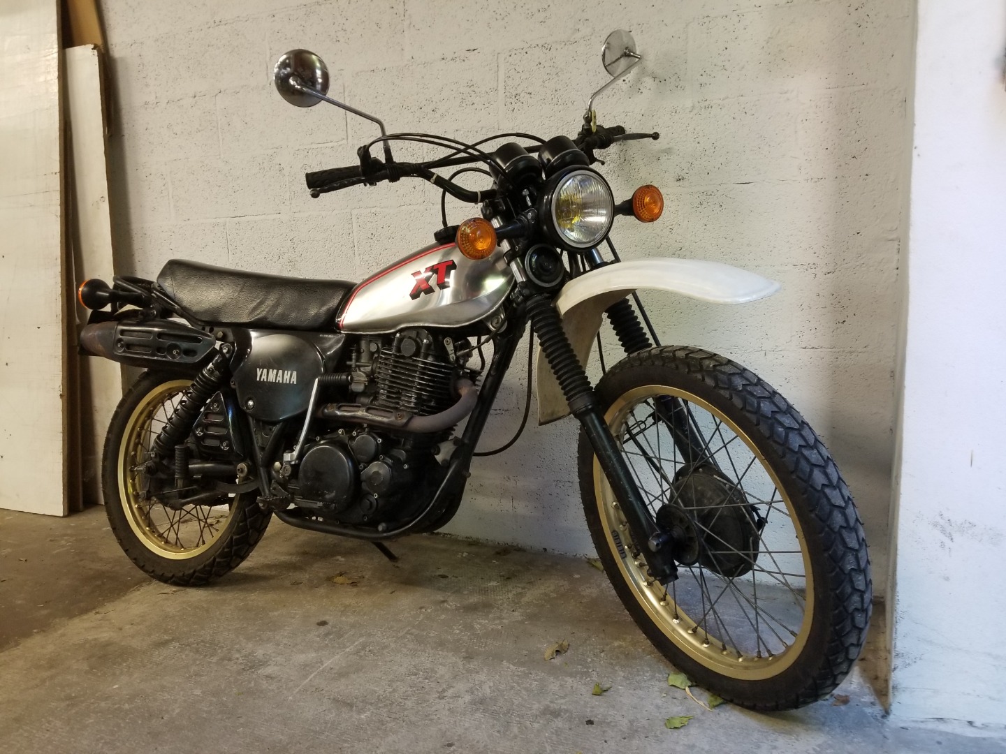 Moto depot : Motos d’occasion collection yamaha, XT 400 YAMAHA GRIS